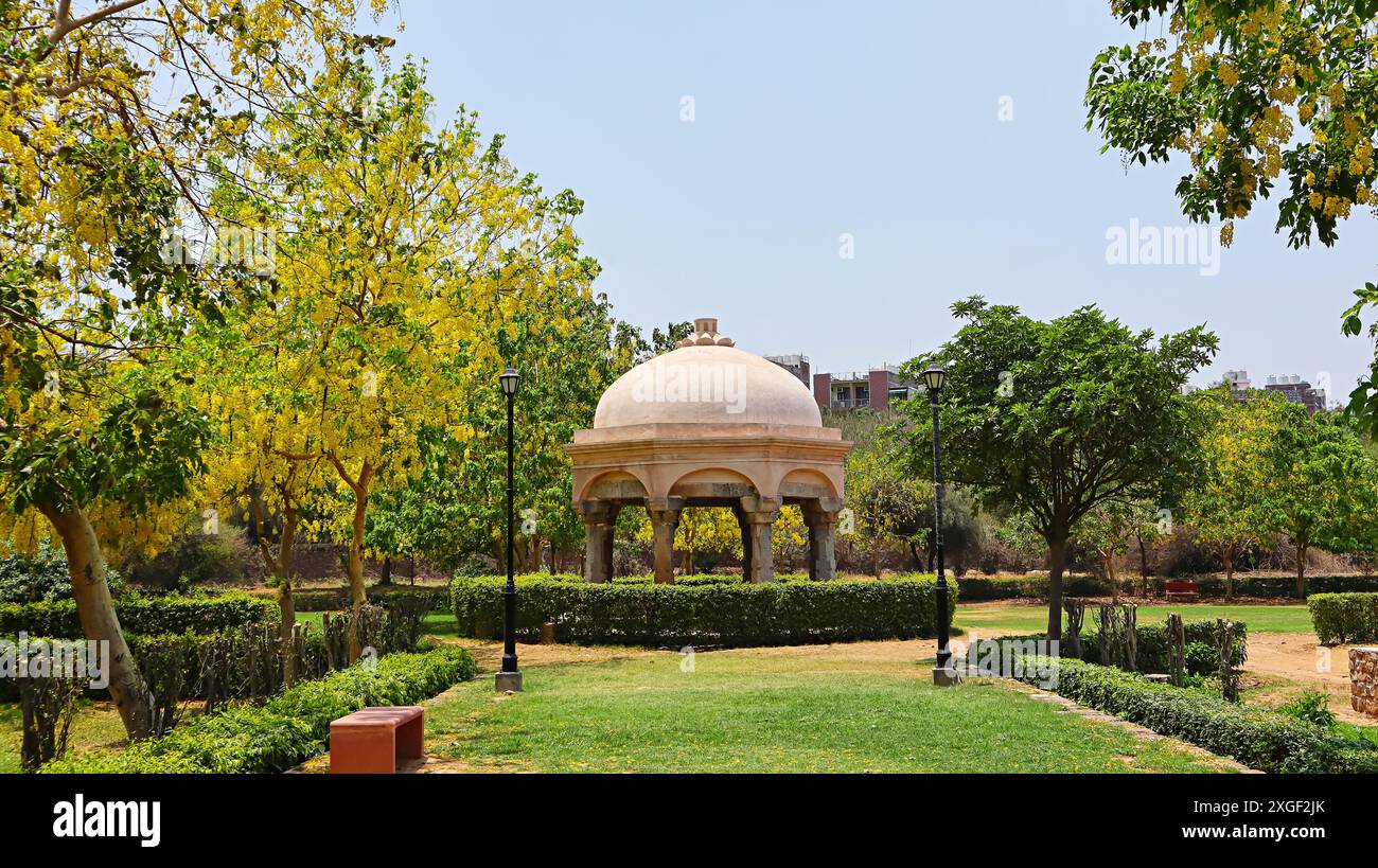 Small tomb near Muhammad Quli Khan's tomb, Mehrauli Archaeological Park ...
