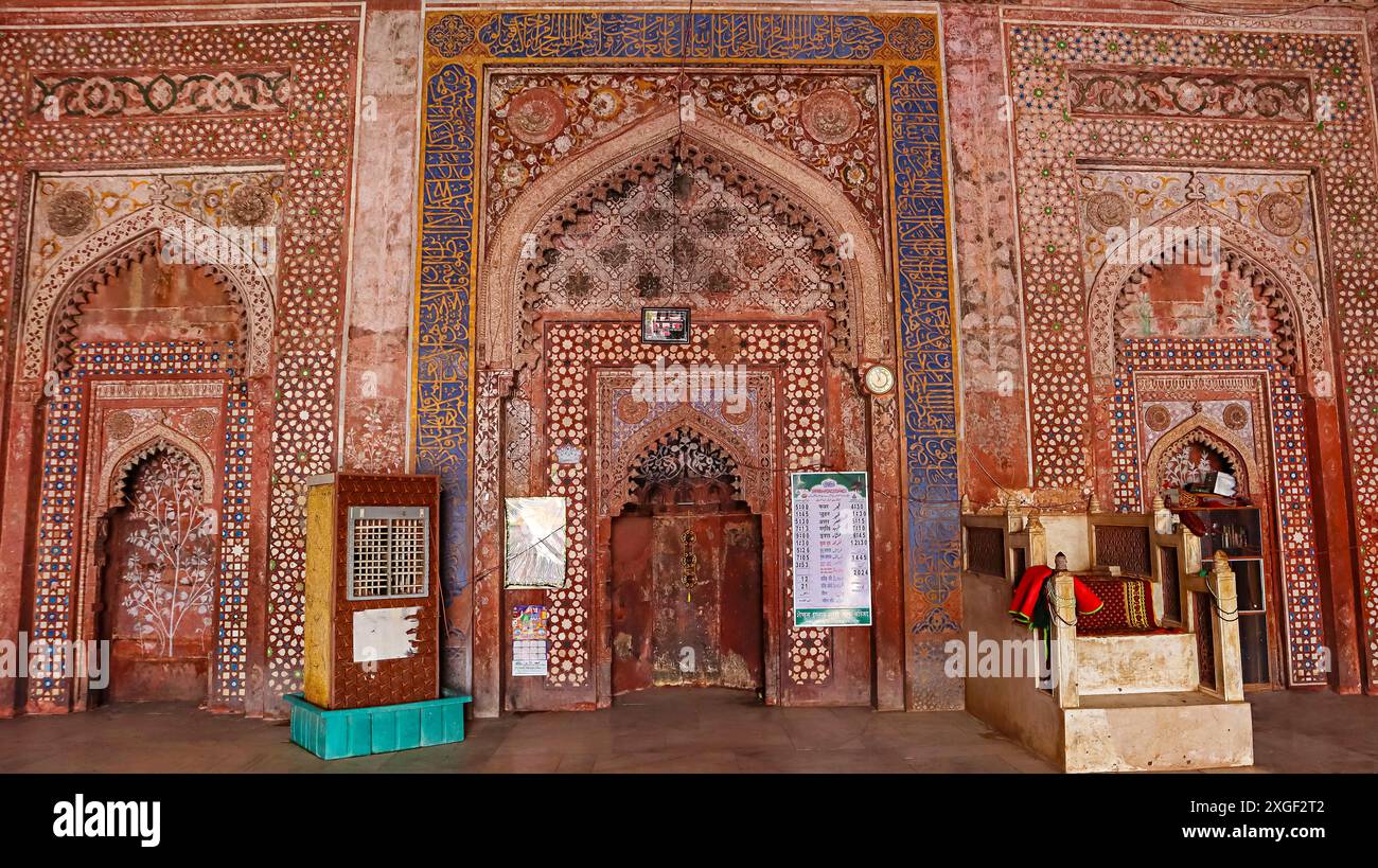 View of the prayer place in Jama Masjid with beautiful Islamic ...