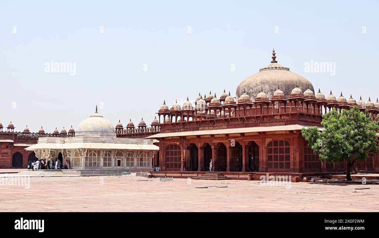 View of the white marble holy tomb of Hazrat Salim Chisti and the red ...