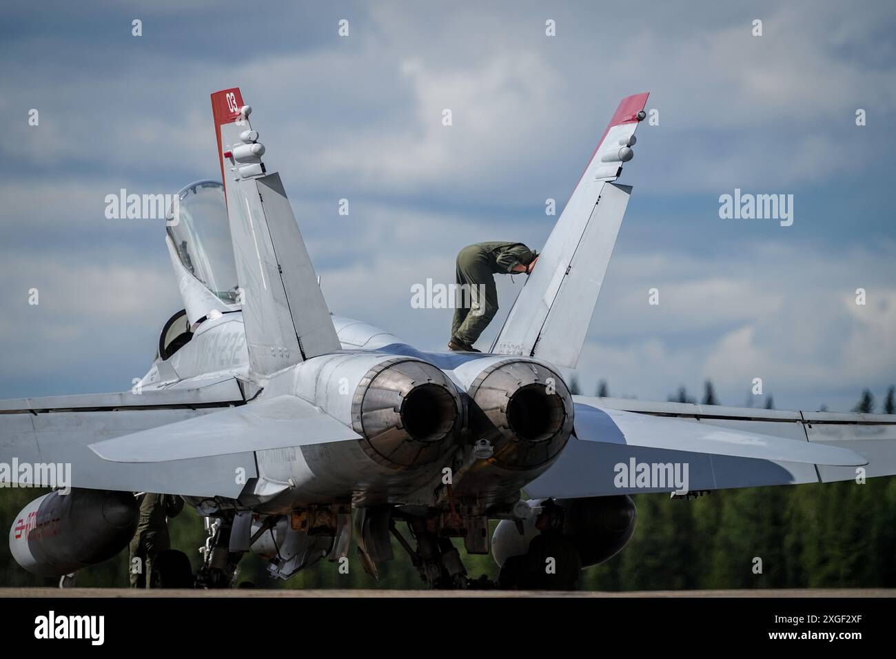 Fairbanks, USA. 08th July, 2024. A US soldier prepares an F-18 fighter ...