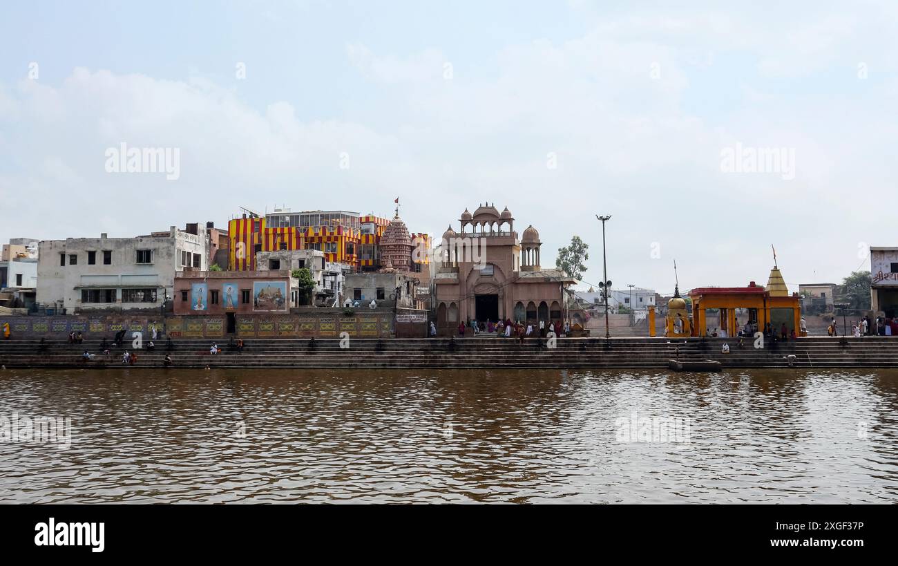 View of Radha Kund and Teen Goswami Samadhis of Govardhan, Mathura ...