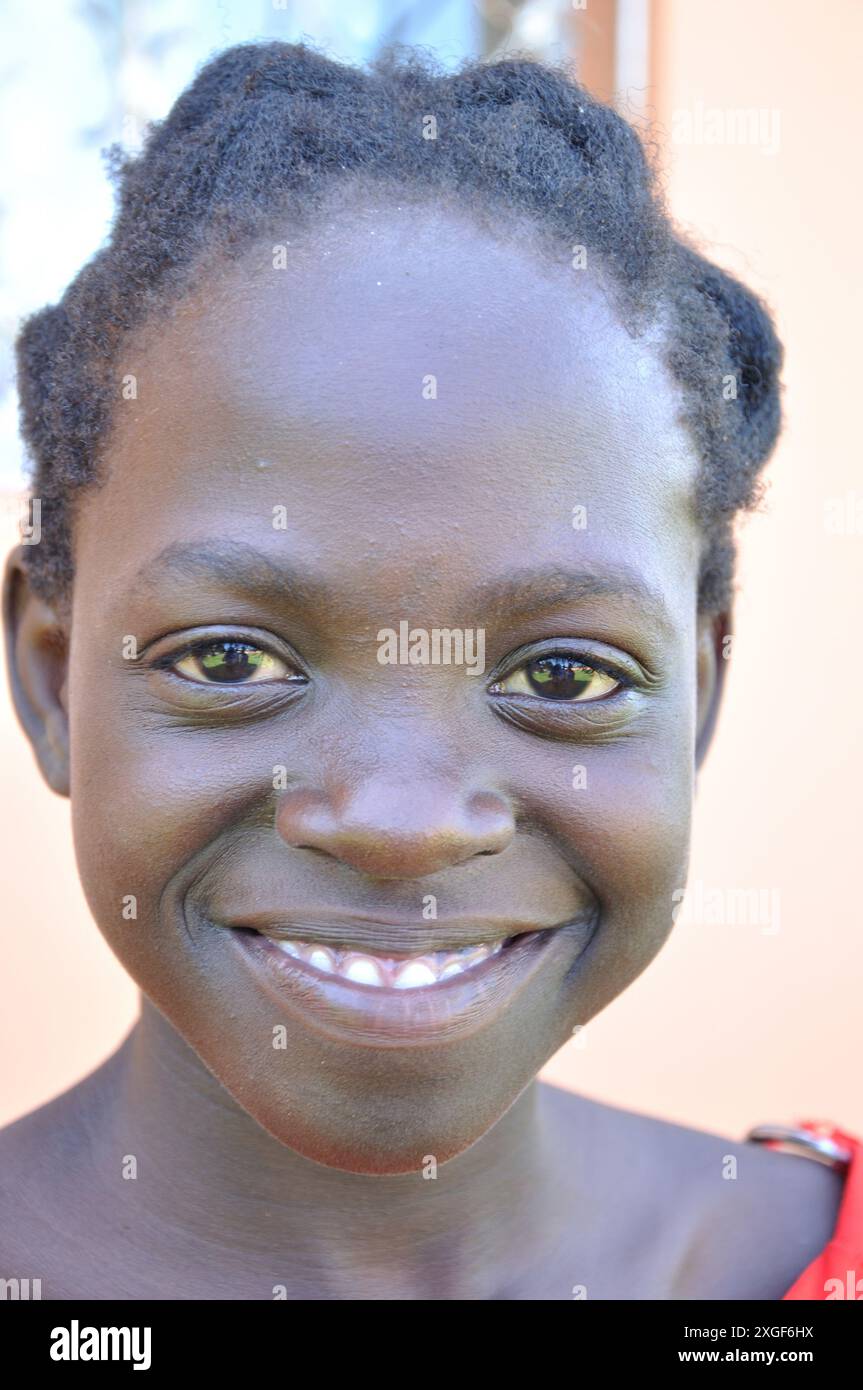 Young girl, New Mambone, Inhambane, Mozambique Stock Photo - Alamy