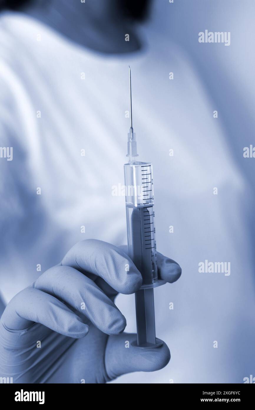 Injection cannula hi-res stock photography and images - Alamy