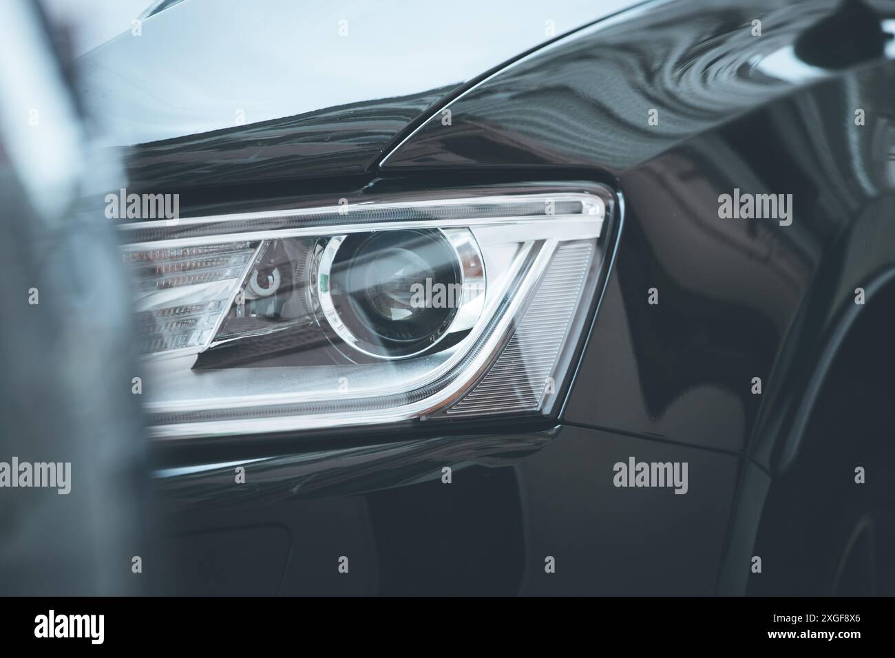 Car headlights glow hi-res stock photography and images - Alamy