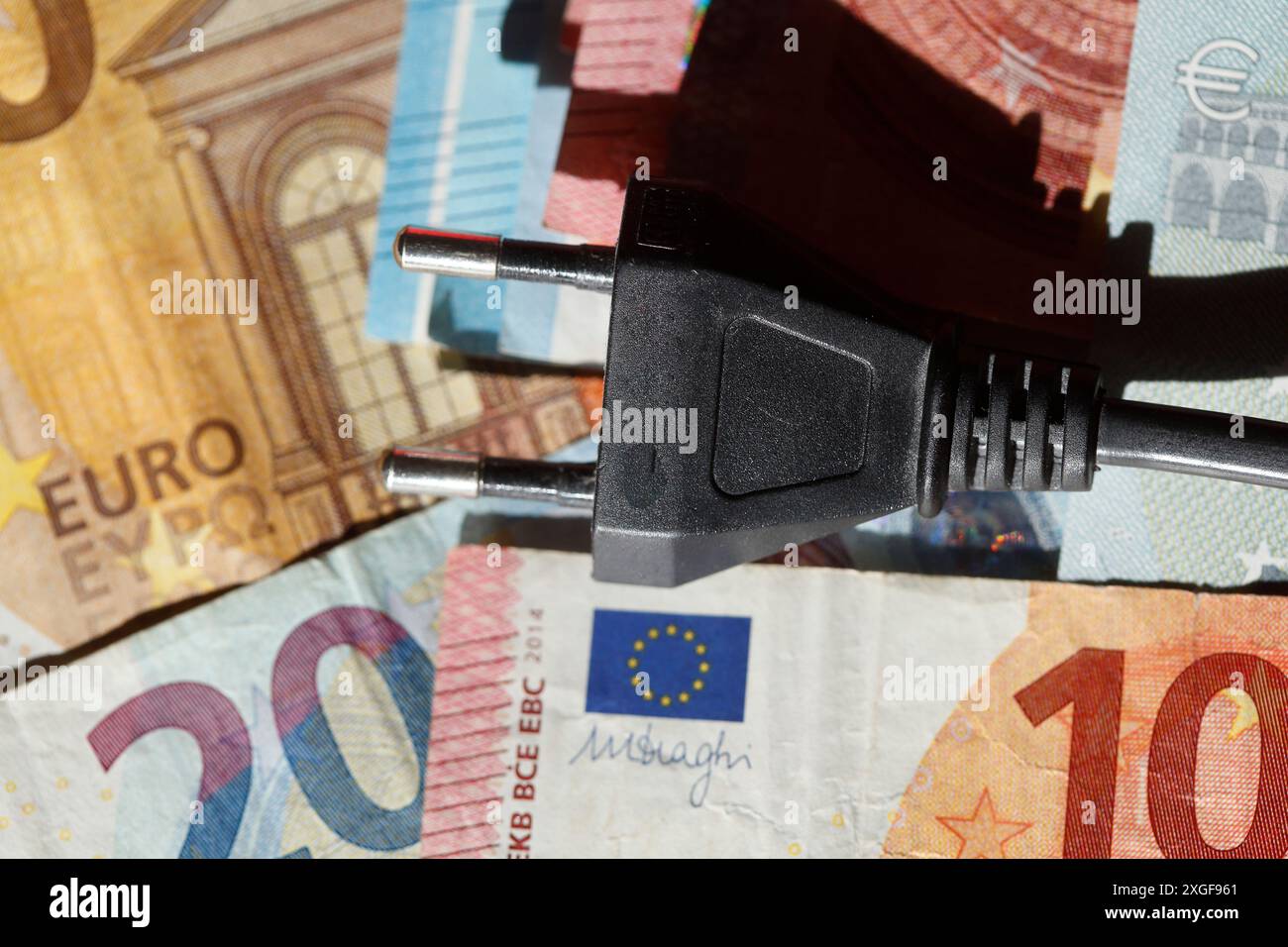 Money and plugs banknotes hi-res stock photography and images - Alamy