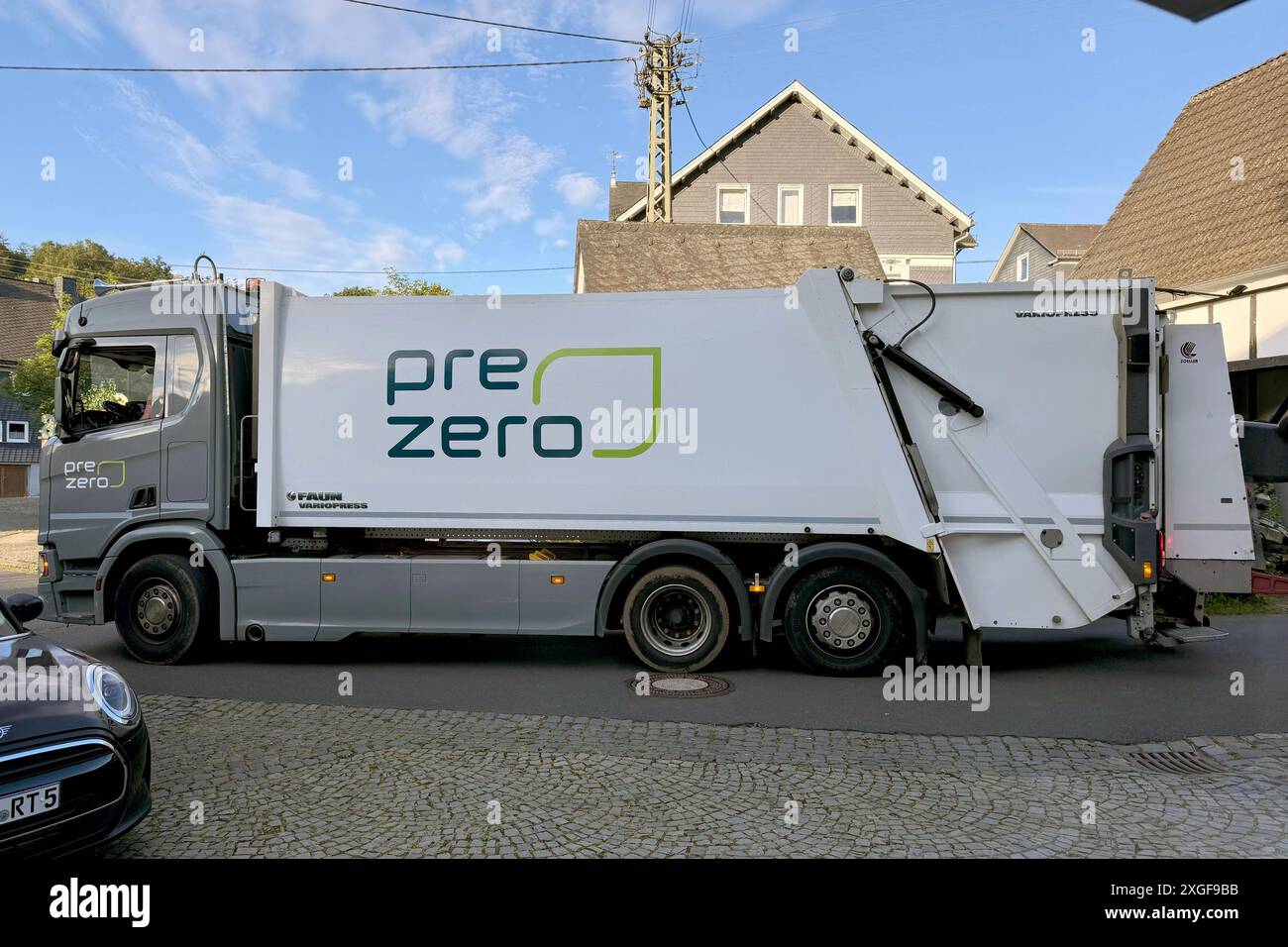 Ein Muellwagen Müllwagen von Pre Zero Muell Müll, Muellabfuhr ...