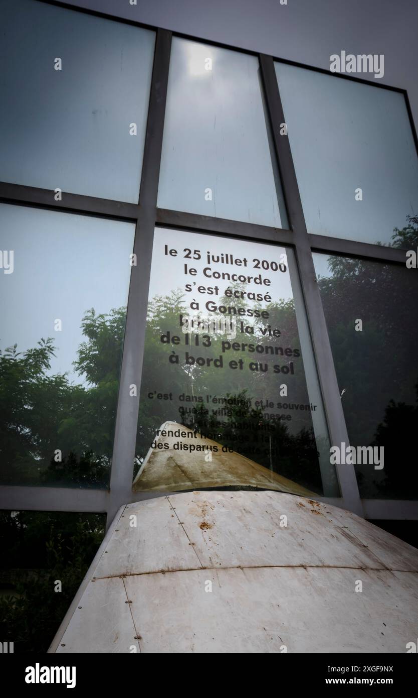 Memorials to Air France Concorde which crashed on 25th July 2000 near ...