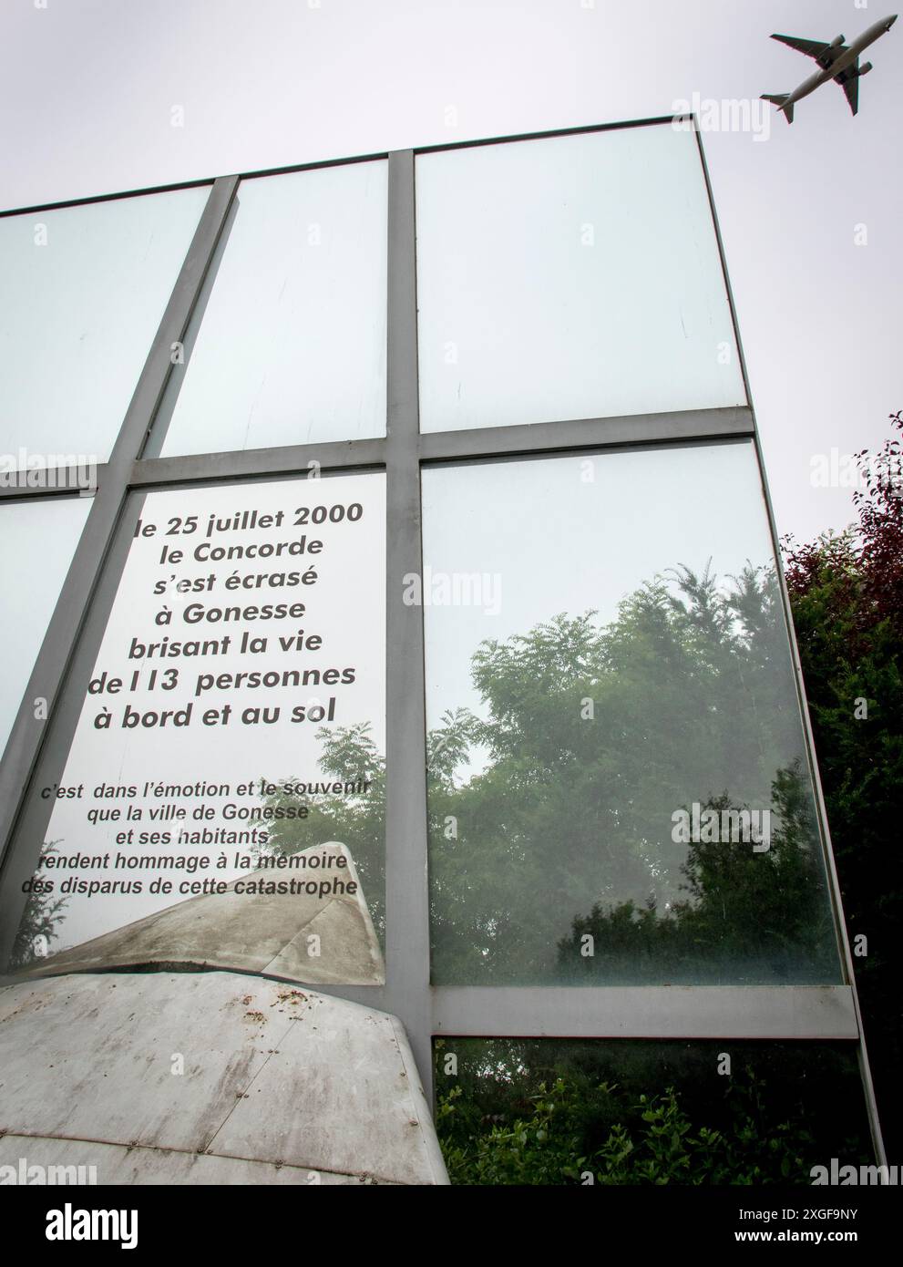 Memorials to Air France Concorde which crashed on 25th July 2000 near ...