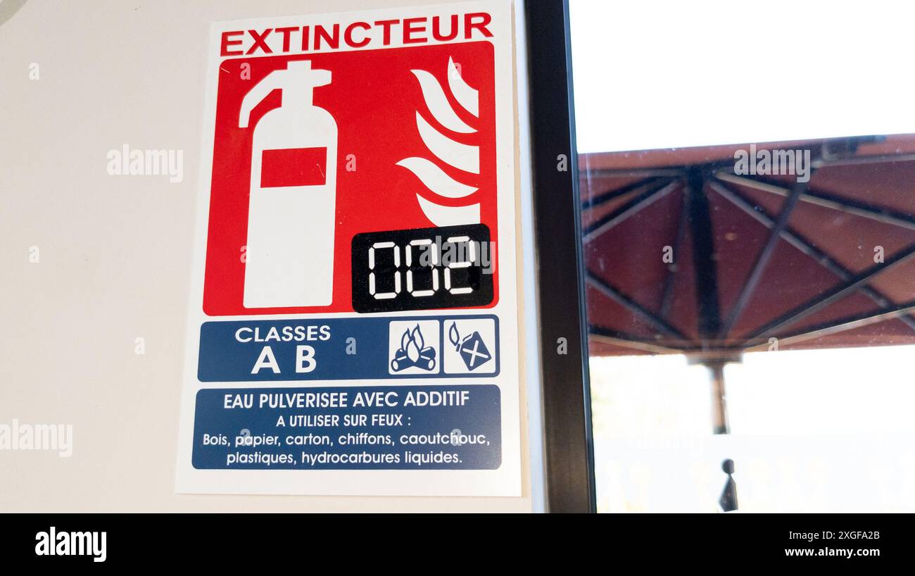 Bordeaux , France - 07 01 2024 : extincteur french text sign panel ...