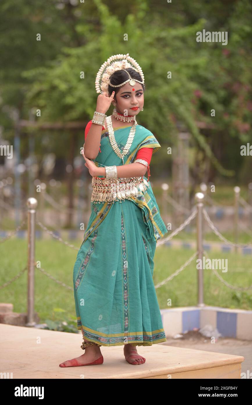 Cute Girl Dance pose Stock Photo - Alamy