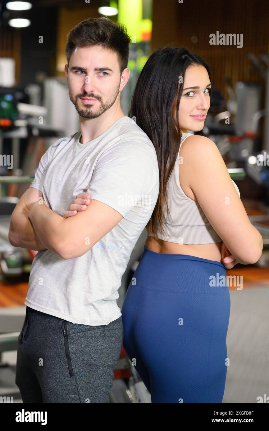 Photo attractive couple gym hi-res stock photography and images - Alamy