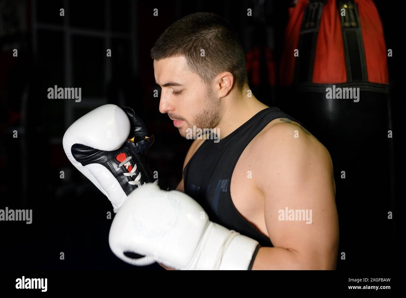 Boxing fight pose hi-res stock photography and images - Alamy