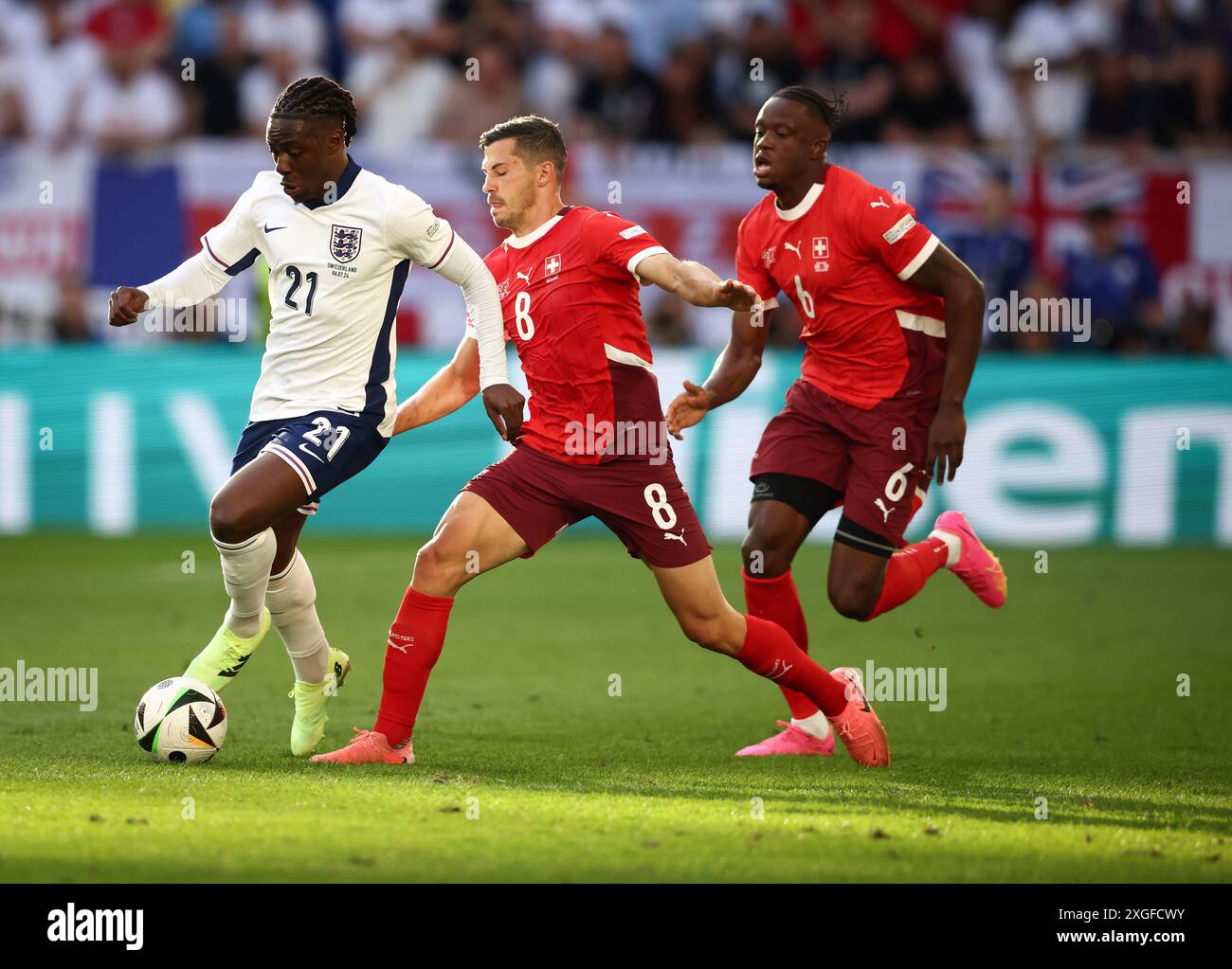 DUSSELDORF, GERMANY - JULY 06: Eberechi Eze of England vies with Remo ...