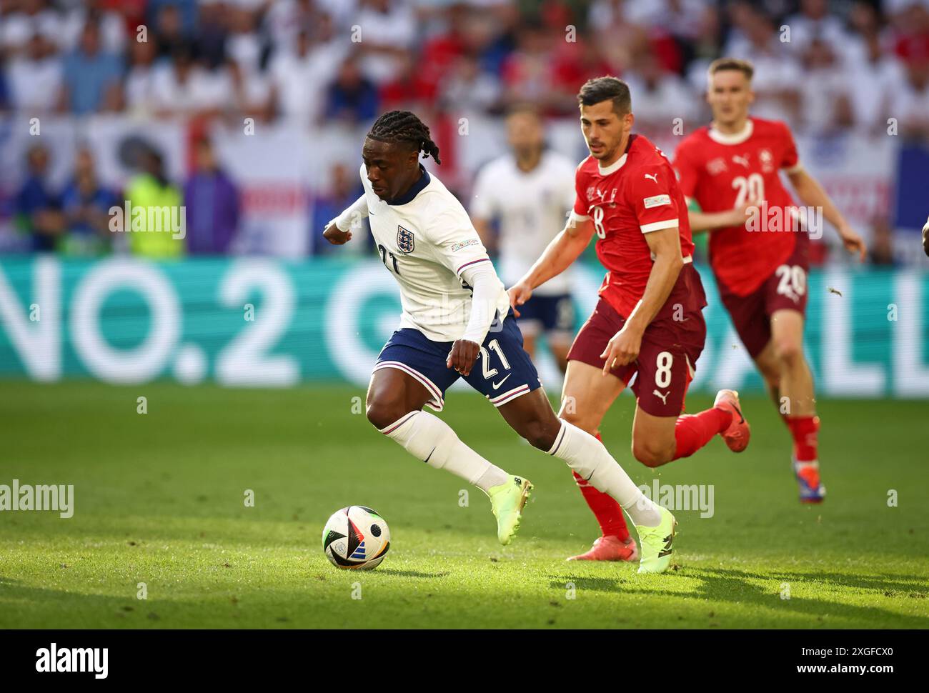 DUSSELDORF, GERMANY - JULY 06: Eberechi Eze of England vies with Remo ...
