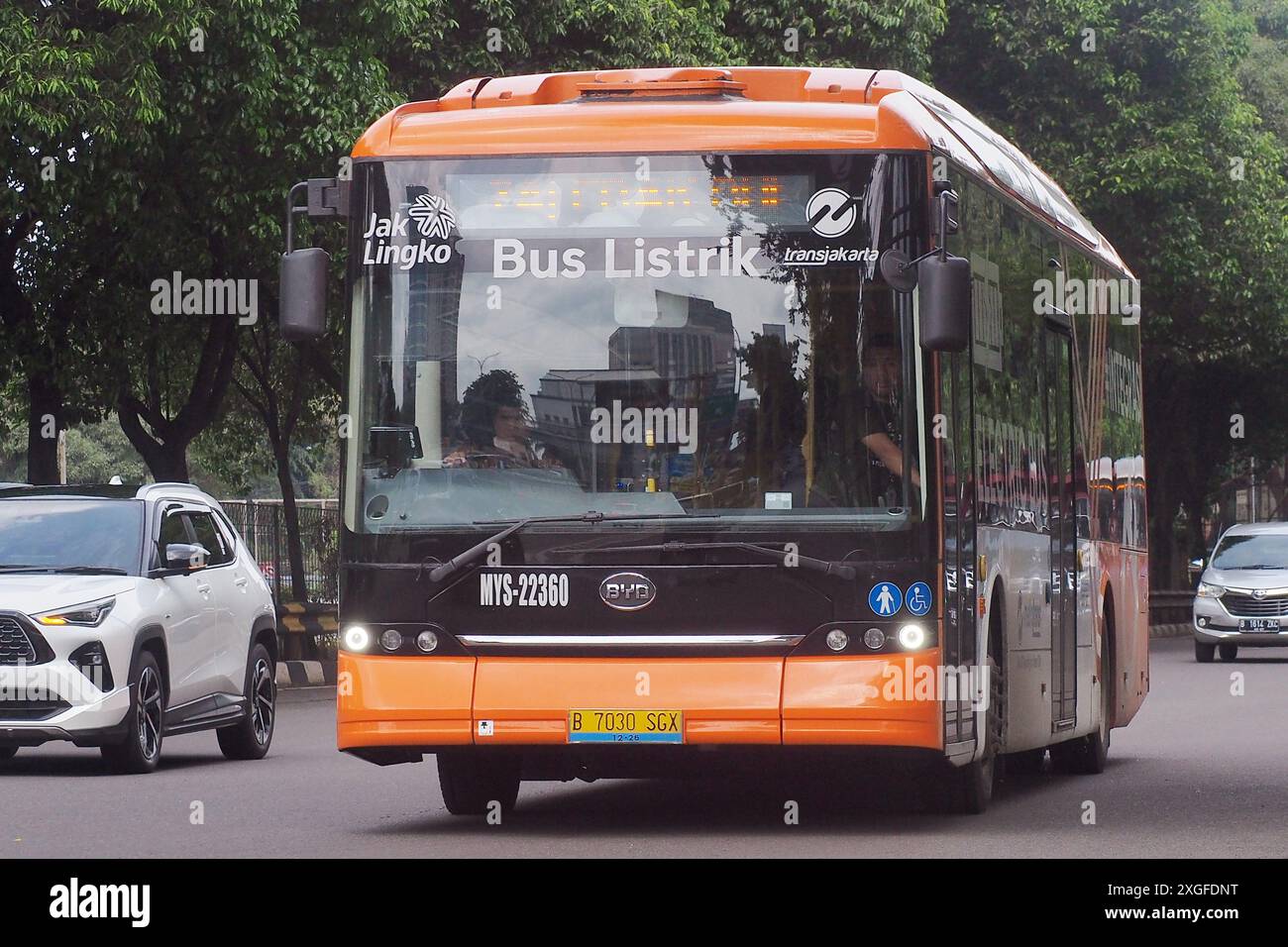 Jakarta public transport, trans Jakarta with Electric Bus, BYD from ...