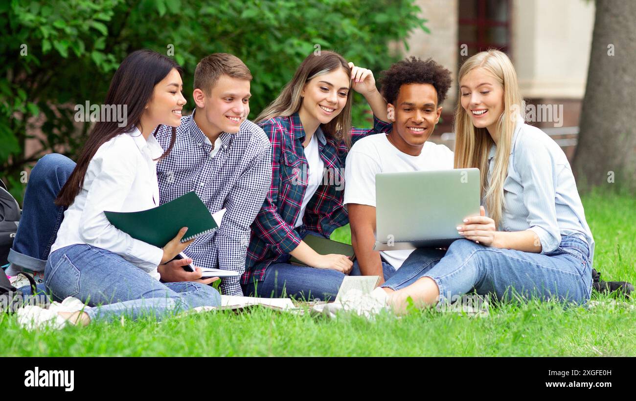 Highschool students working together hi-res stock photography and ...