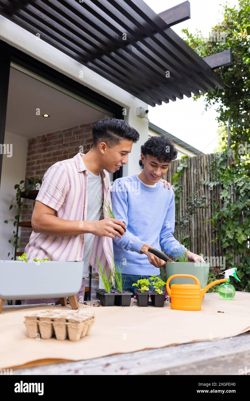 Gay couple flowers hi-res stock photography and images - Alamy