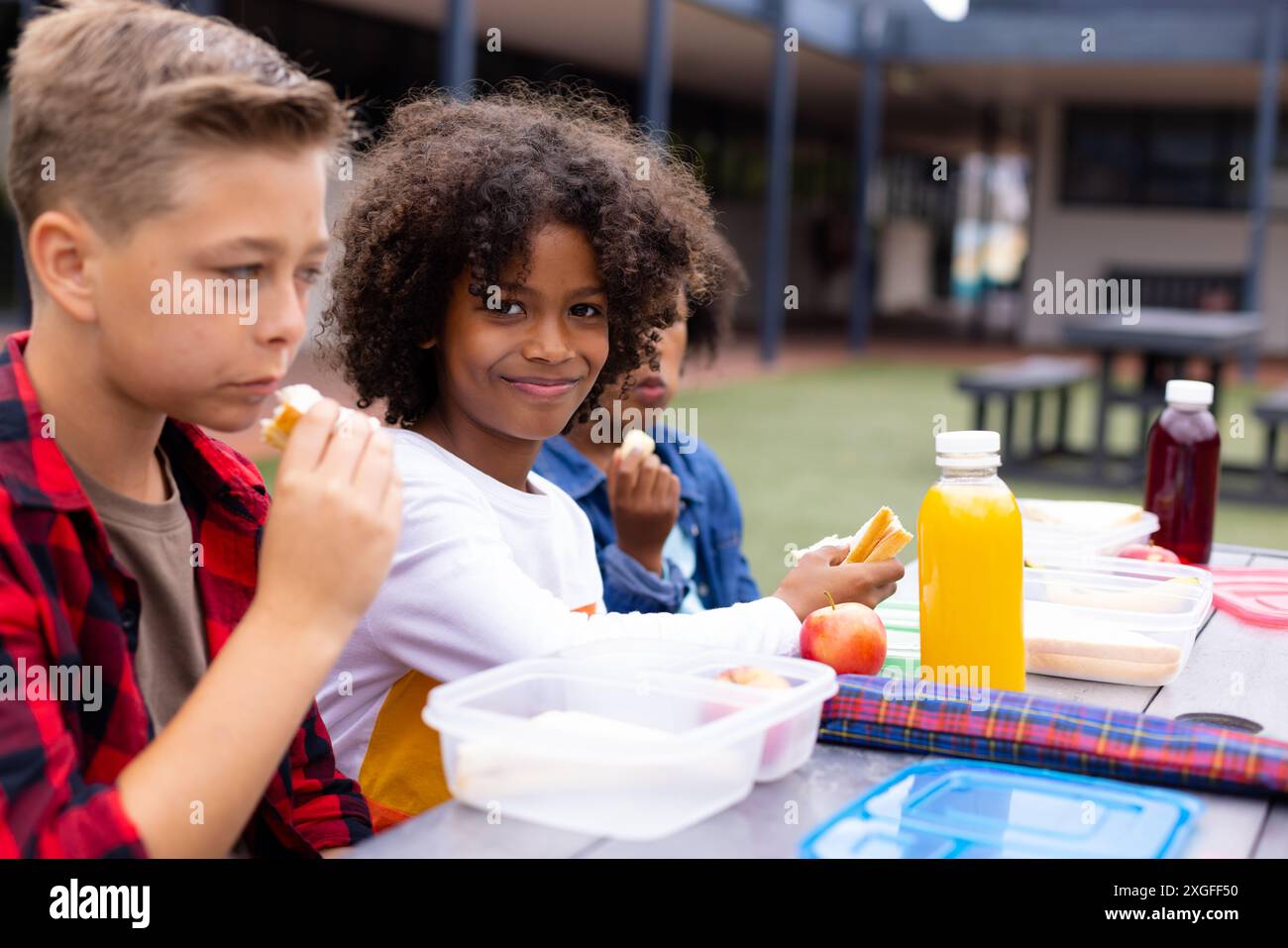 School lunch table hi-res stock photography and images - Alamy
