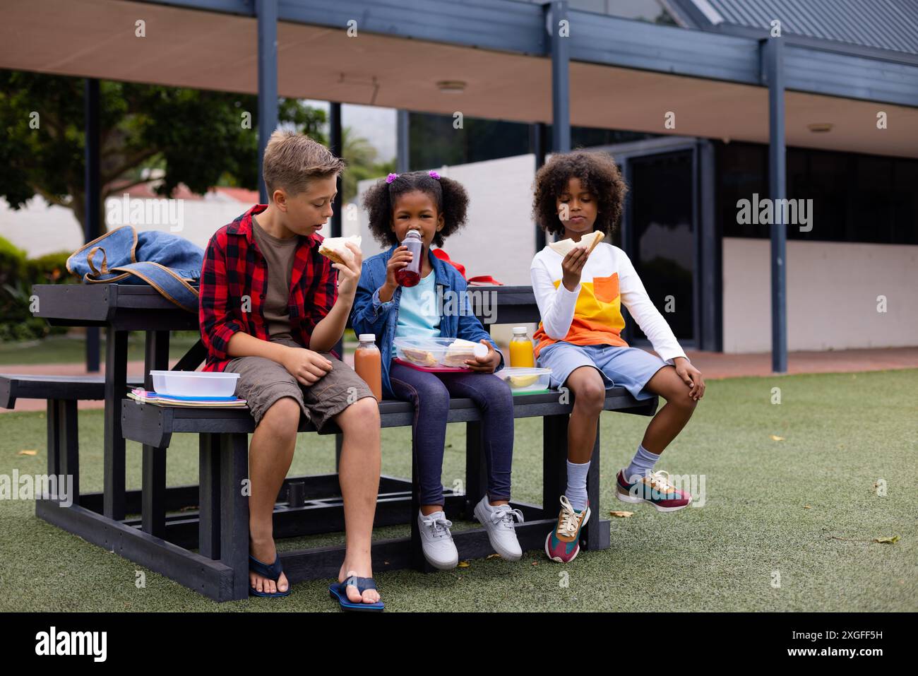 School lunch table hi-res stock photography and images - Alamy