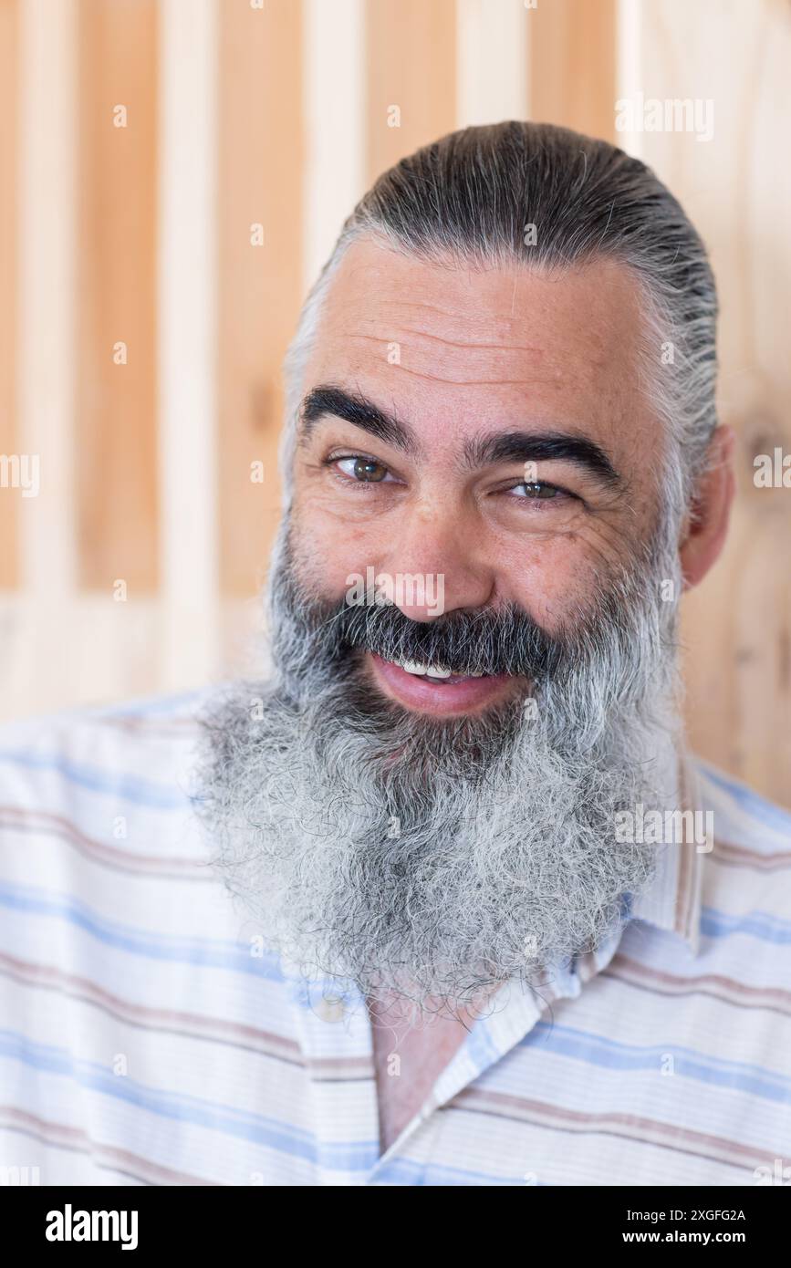Bearded man smiling posing hi-res stock photography and images - Alamy