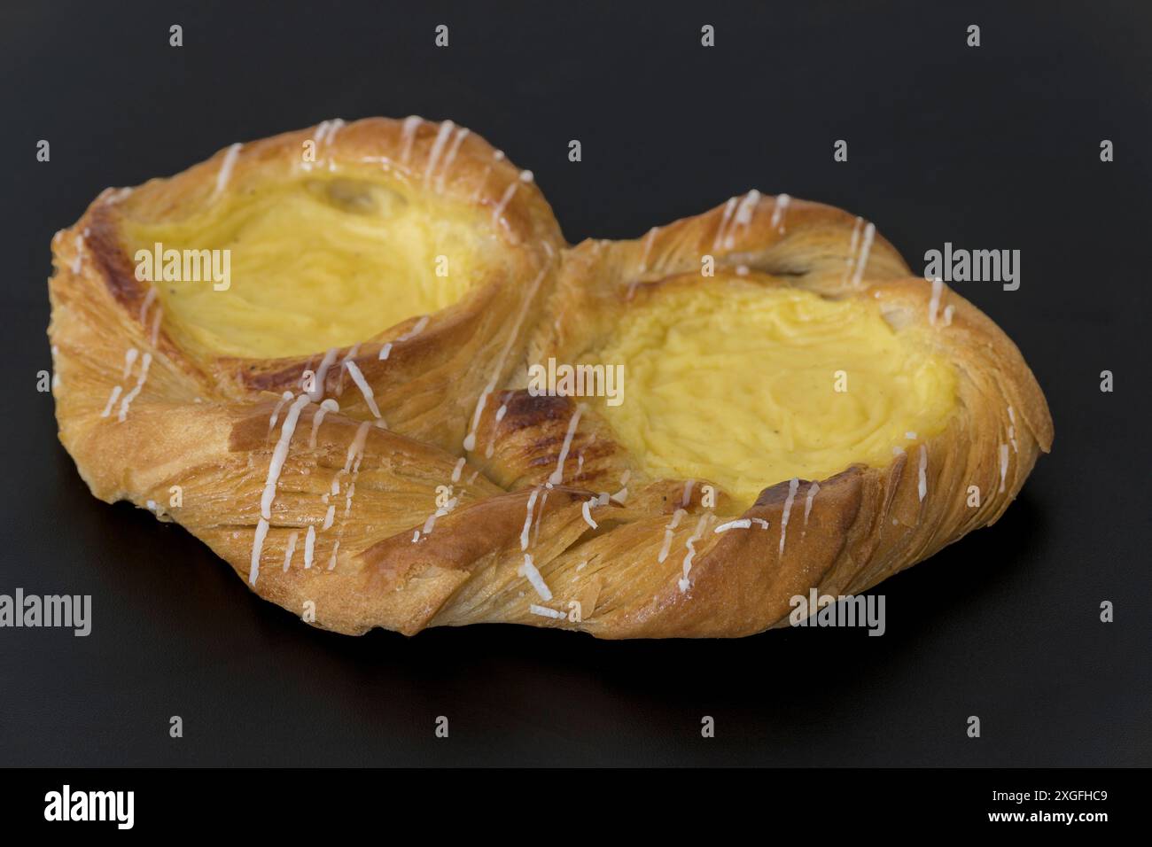 Puff pastry cake with yellow pudding Stock Photo - Alamy