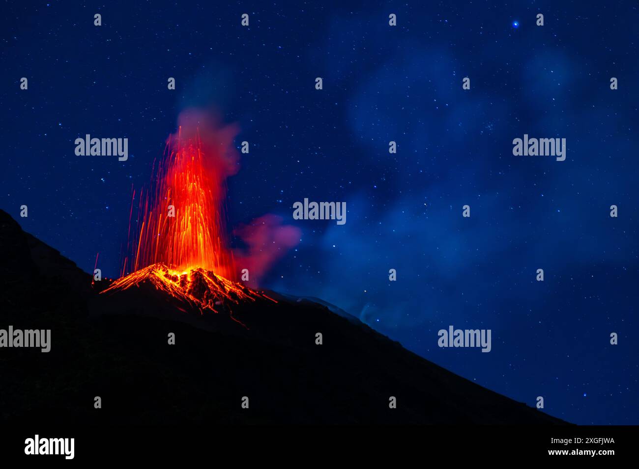 Eruption of Stromboli volcano, Aeolian Islands, Italy Stock Photo - Alamy