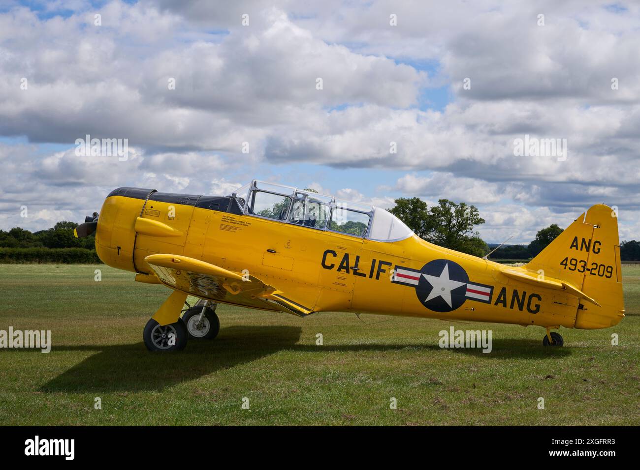 North American T-6G Texan (Harvard) on the flight-line at Headcorn ...