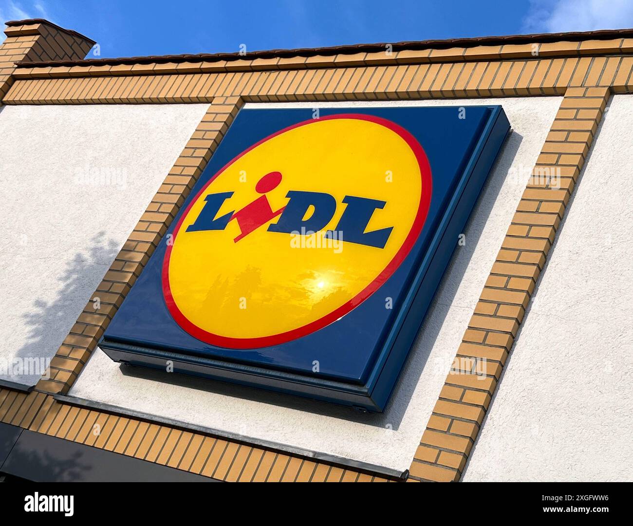 Außenwerbung Logo LIDL *** Outdoor advertising logo LIDL Copyright ...