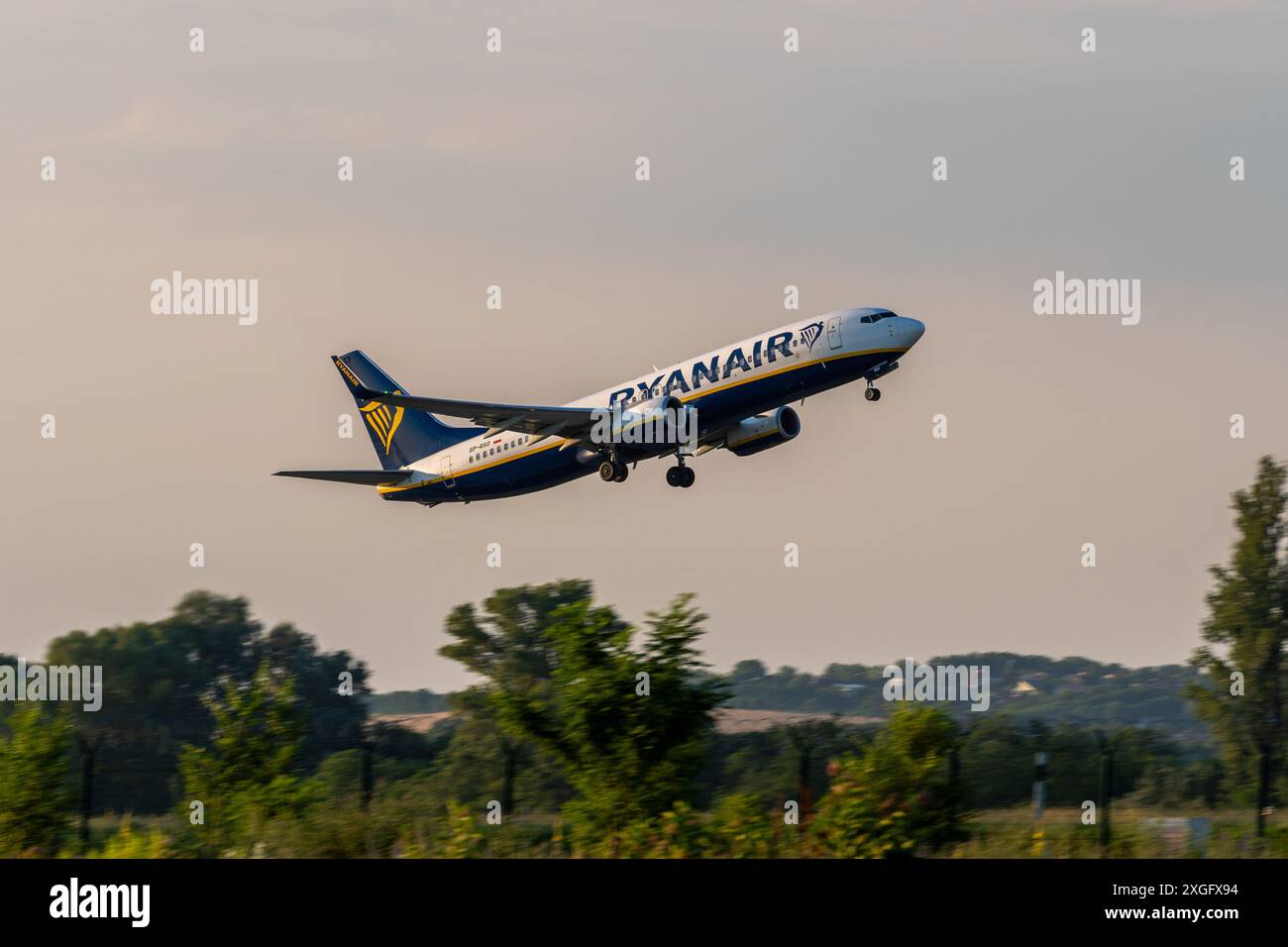 Ryanair's Boeing 737 takeoff from Budapest Airport Stock Photo - Alamy
