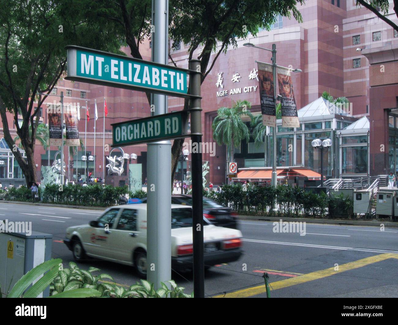 9 March 2009, Singapore, South East Asia: Mount Elizabeth, Orchard Road ...