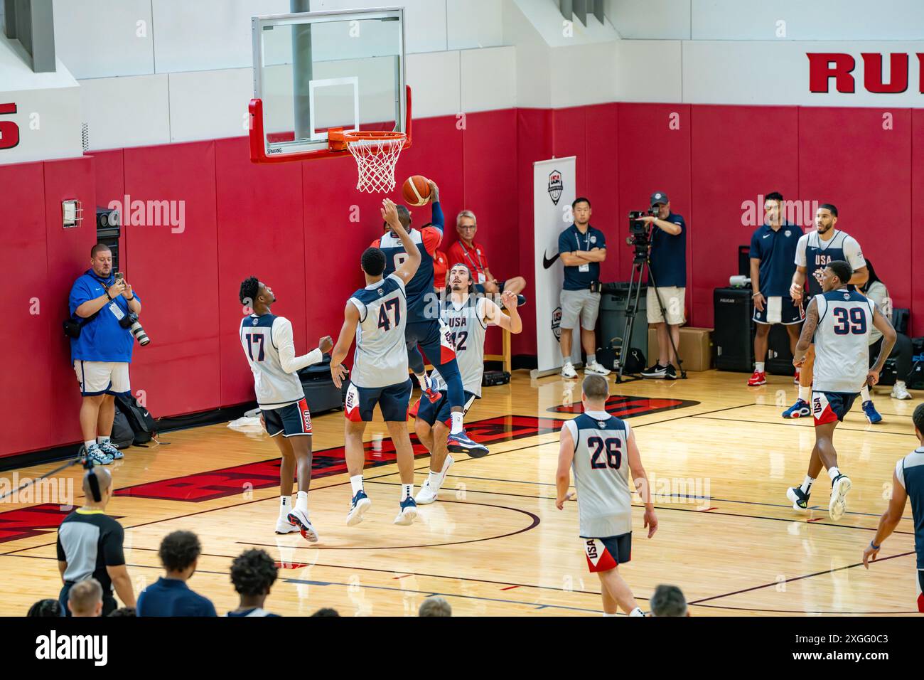 Devin booker dunk hi-res stock photography and images - Alamy