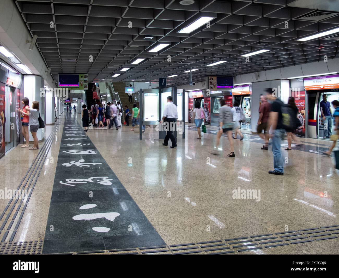 Mrt platform hi-res stock photography and images - Alamy