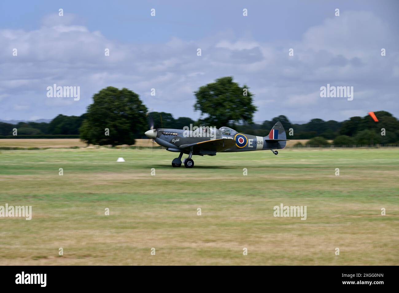 Supermarine Spitfire takes off at Headcorn Airfield Stock Photo - Alamy