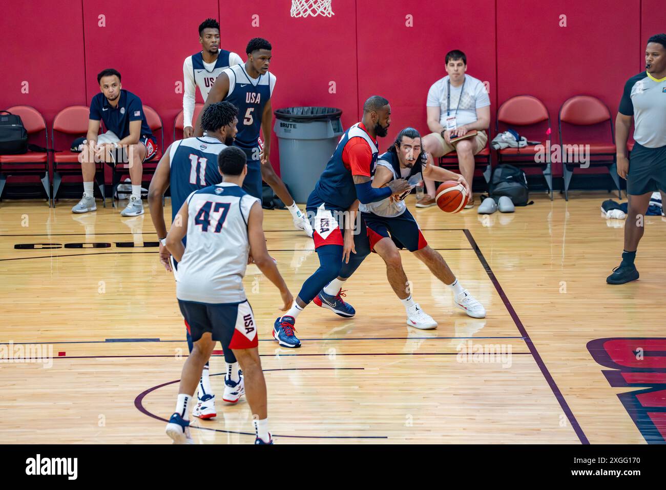 Kevin durant dunk hi-res stock photography and images - Alamy