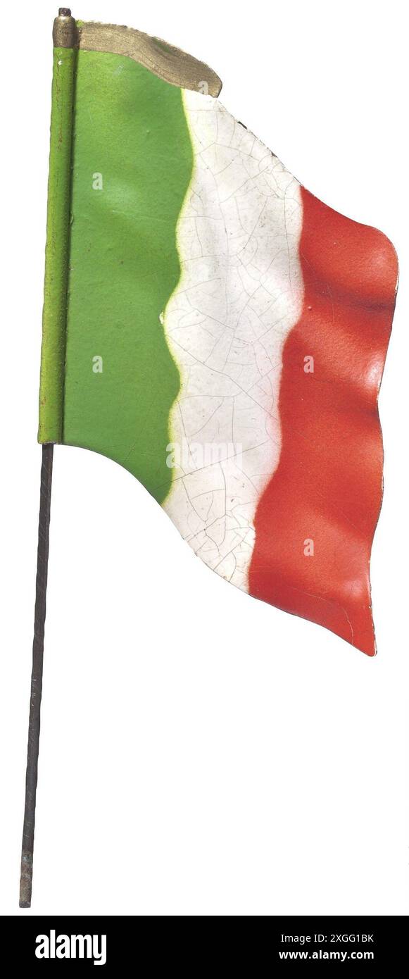 TOYS, TIN TOYS, FIGURES, four Italian figures with Duce Mussolini and ...