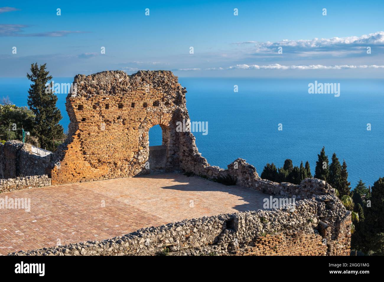 Ancient greek-roman amphitheatre, Taormina, Sicily, Italy Stock Photo ...