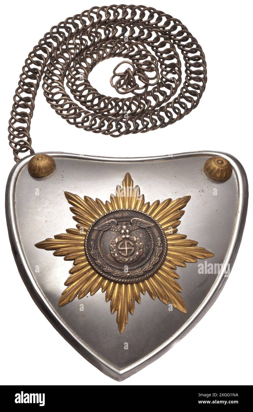 A gorget for standard bearers of the SA official model from 1933 Heart-shaped, PROPERTY-RELEASED ...