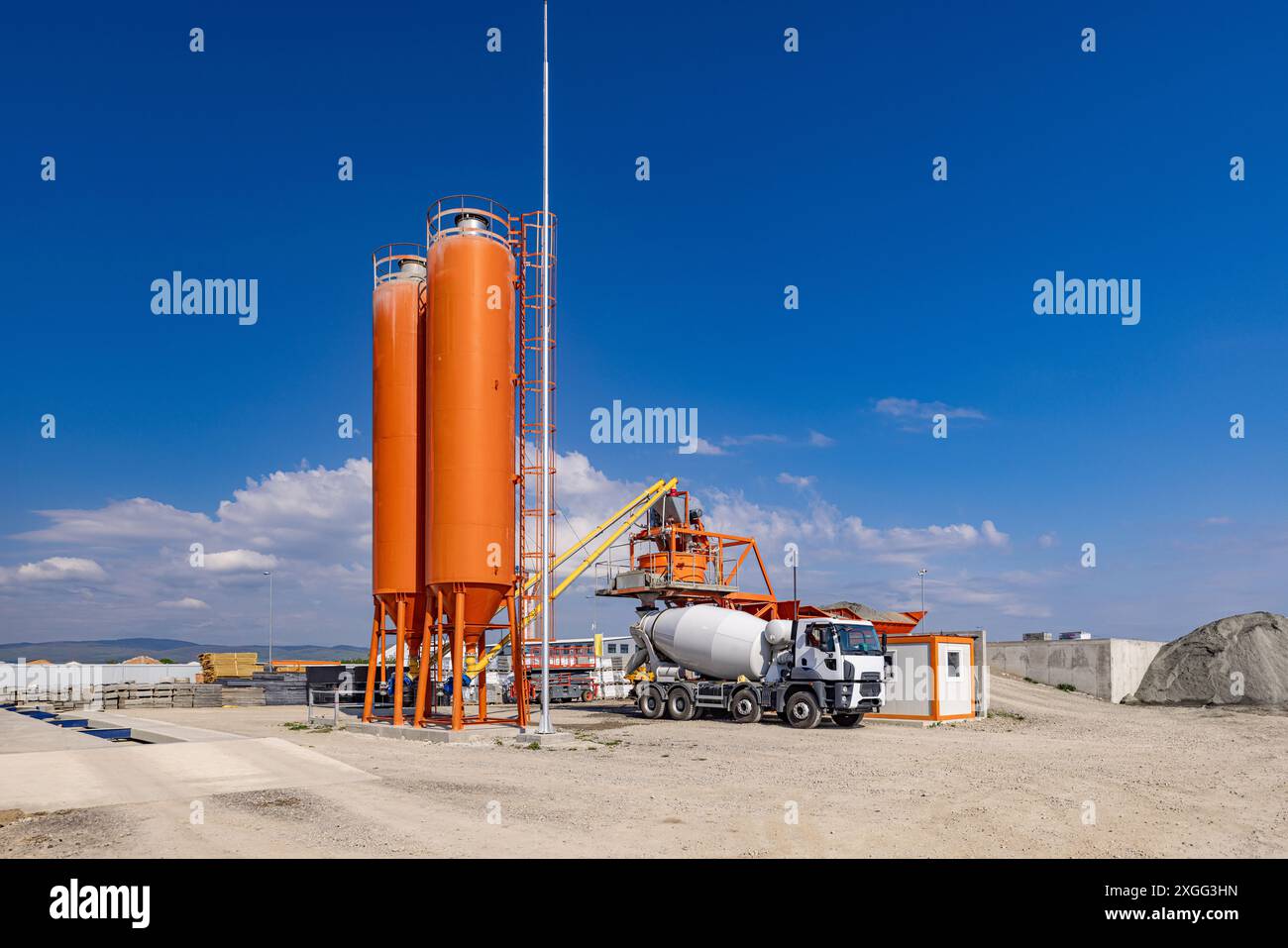 Concrete batching system hi-res stock photography and images - Alamy