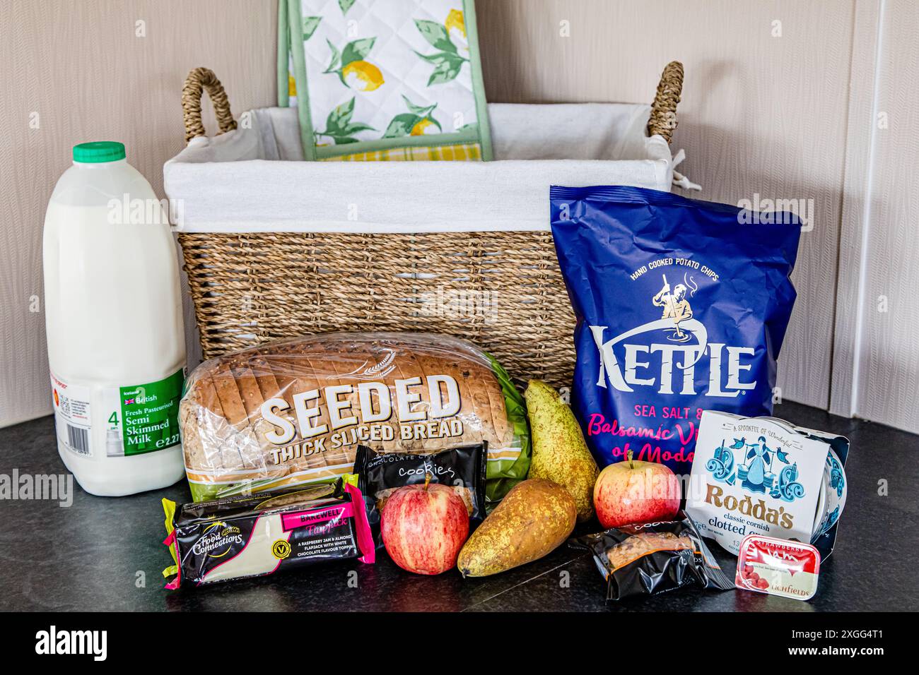 Welcome hamper hi-res stock photography and images - Alamy