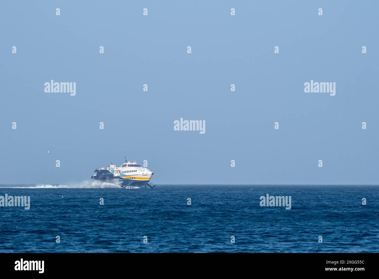 Fast hydrofoil arrinving on Vulcano, Italy Stock Photo - Alamy