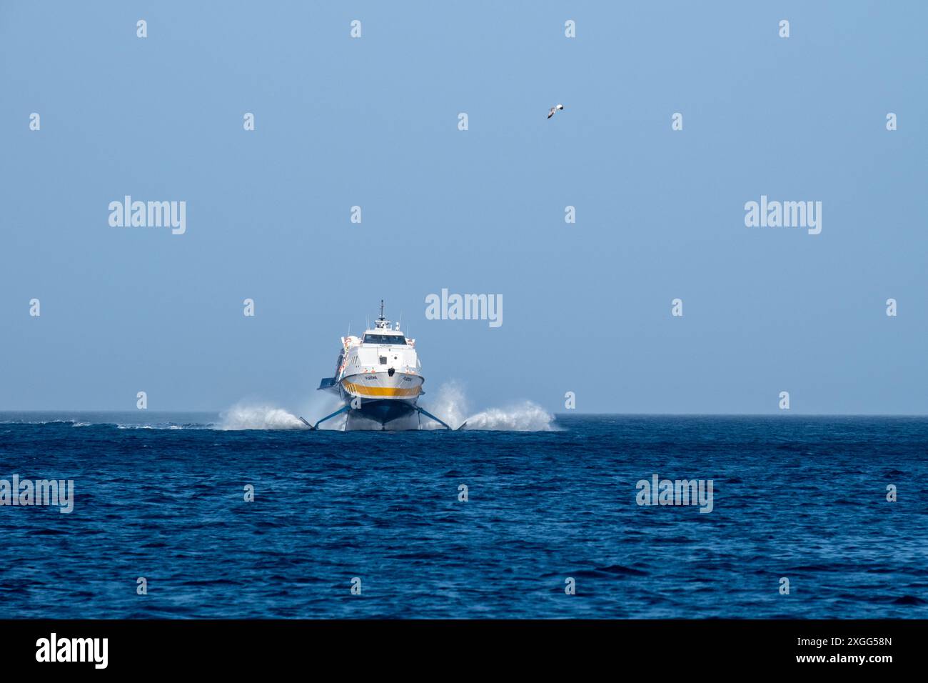 Fast hydrofoil arrinving on Vulcano, Italy Stock Photo - Alamy