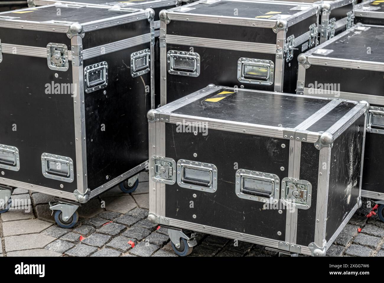 Boxes for musical equipment. Shipping case. Boxes for concert equipment ...