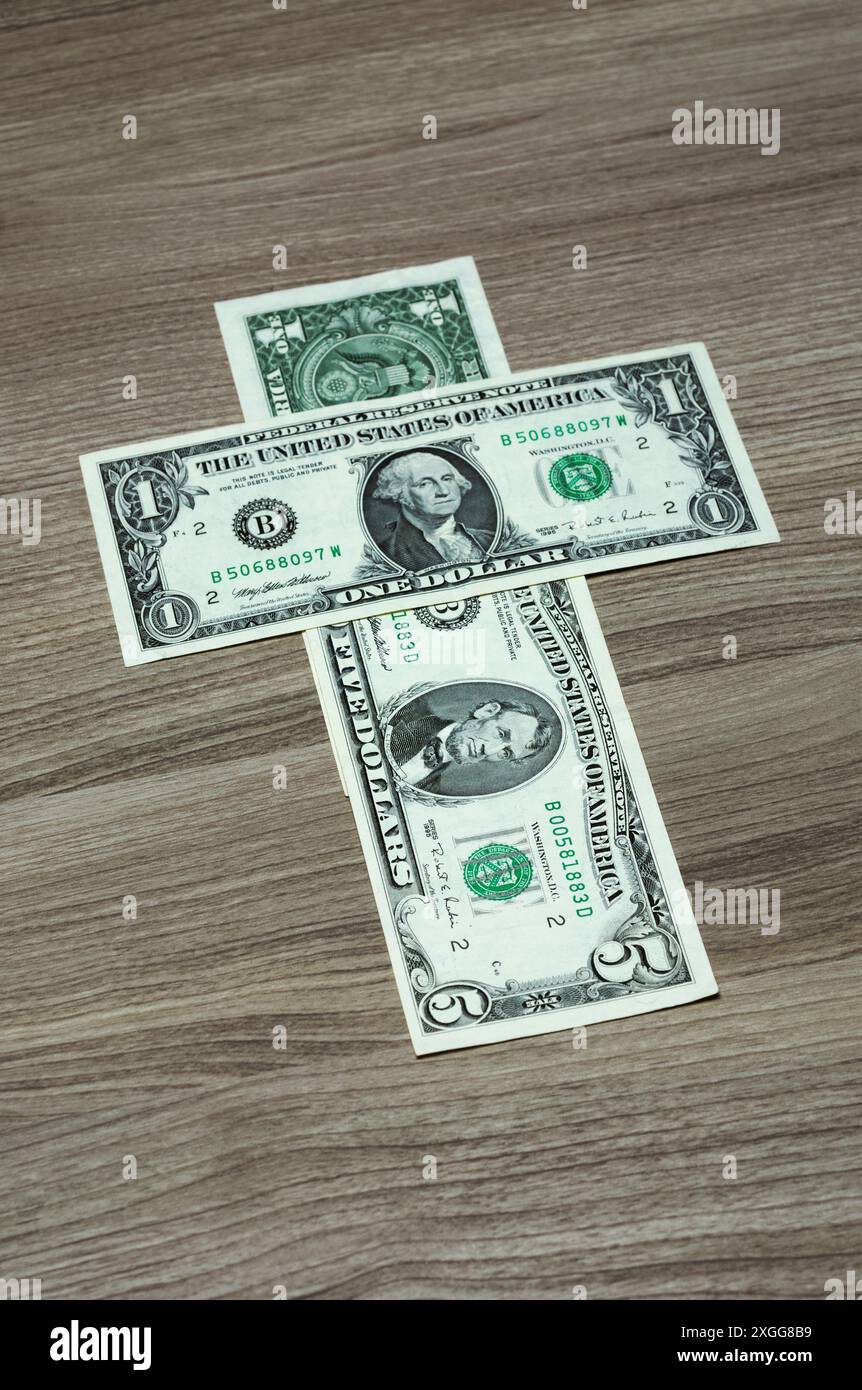 Cross bill hi-res stock photography and images - Alamy