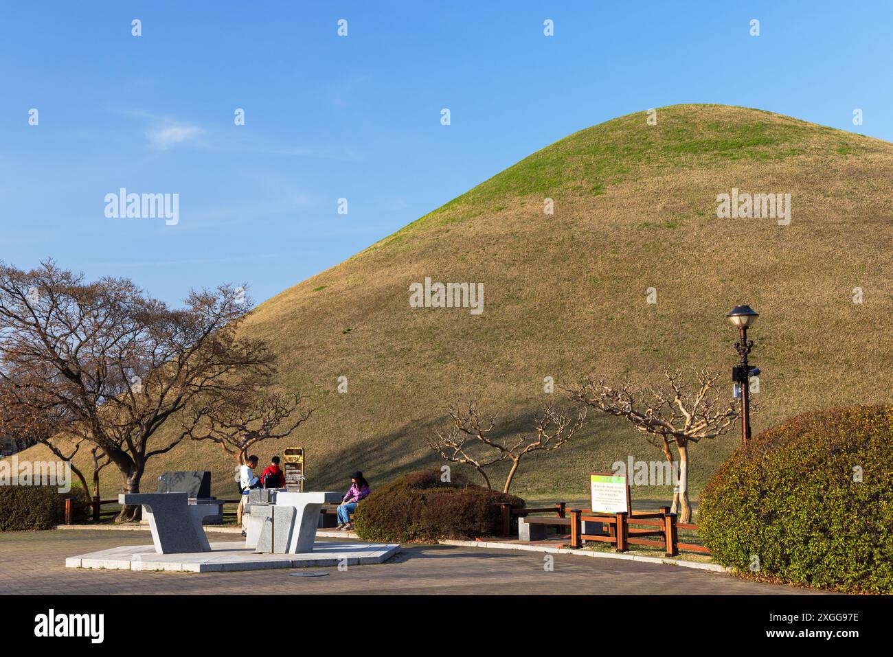 Daereungwon Tomb Complex, UNESCO World Heritage Site, Gyeongju, South ...