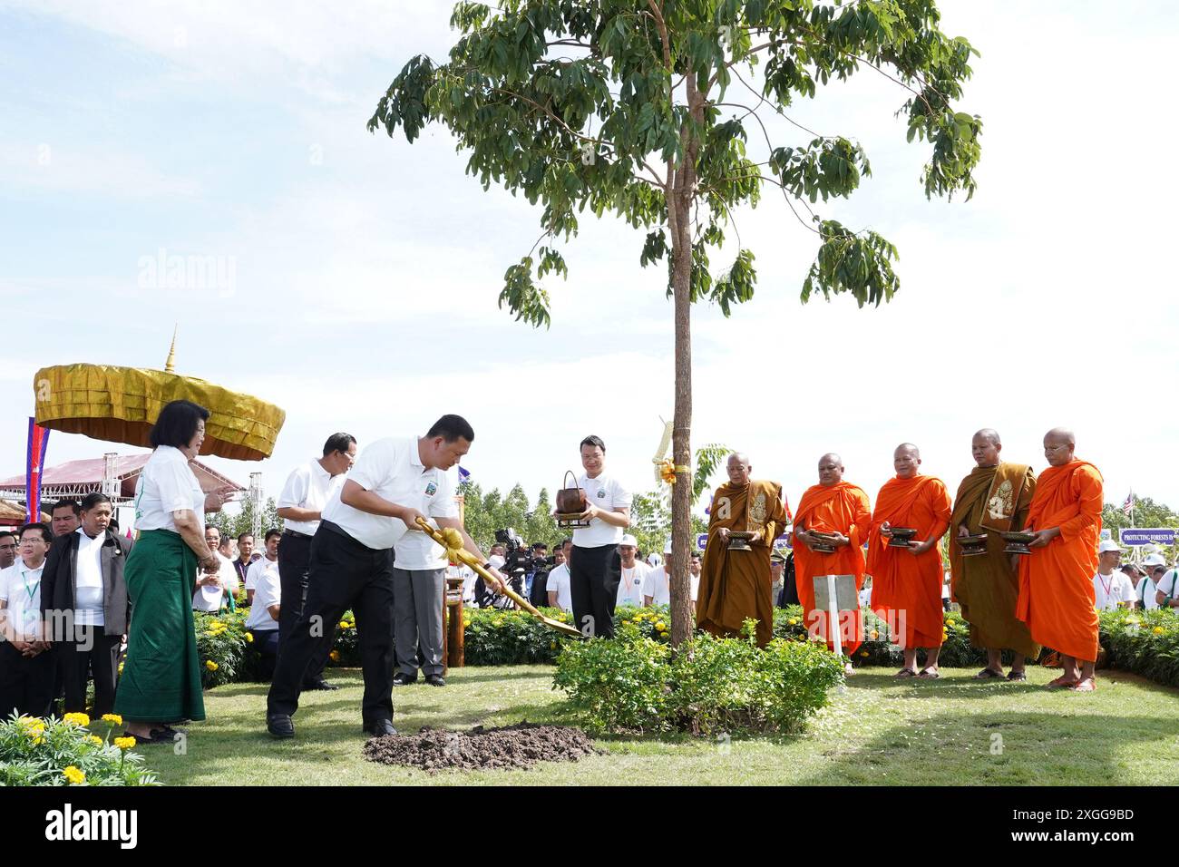 (240709) -- TAKEO, July 9, 2024 (Xinhua) -- Cambodian Prime Minister ...