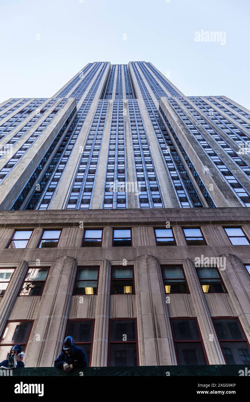 Looking Up at the Empire State Building New York from Ground Level ...