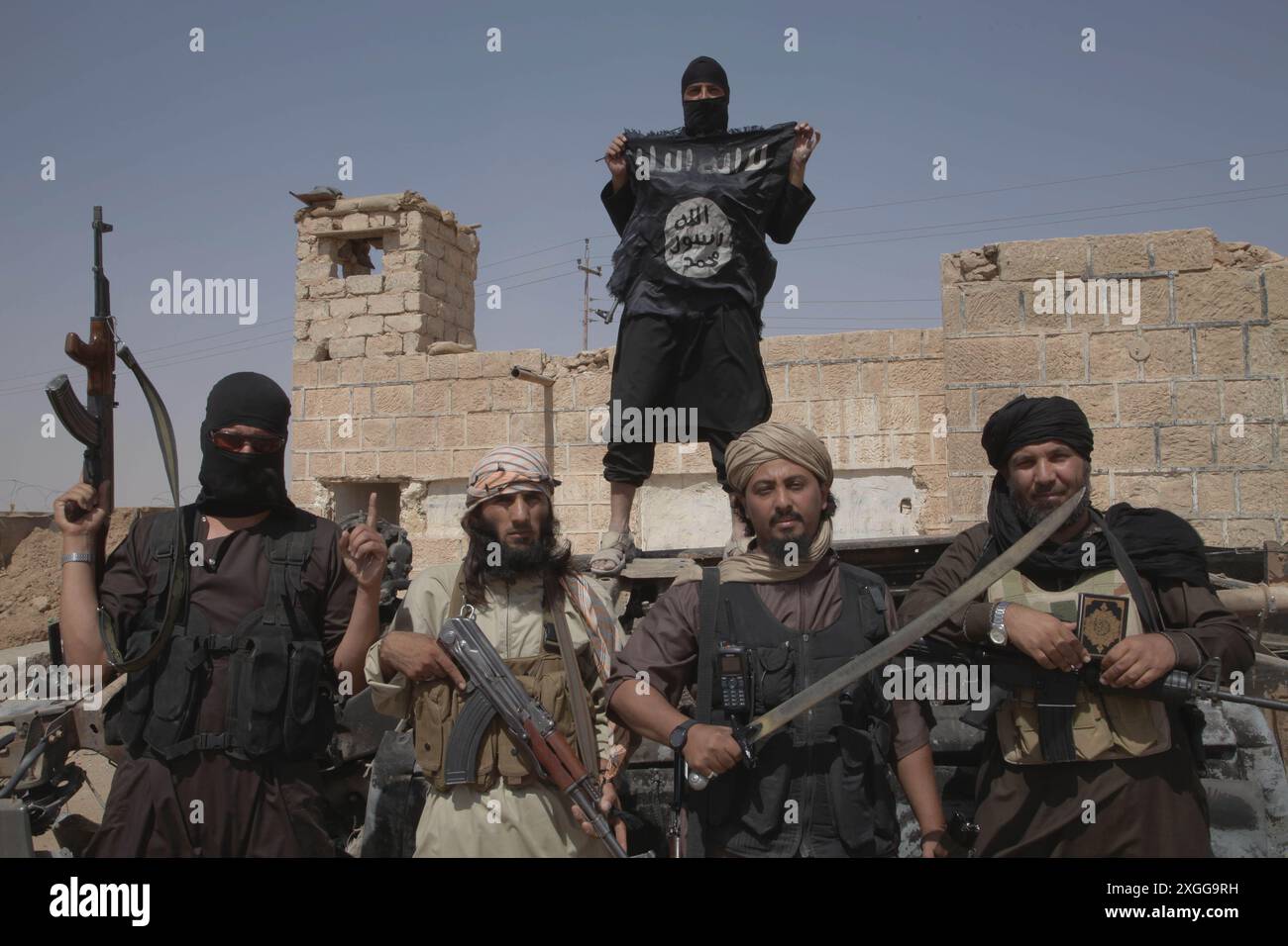 Isis fighters iraq hi-res stock photography and images - Alamy