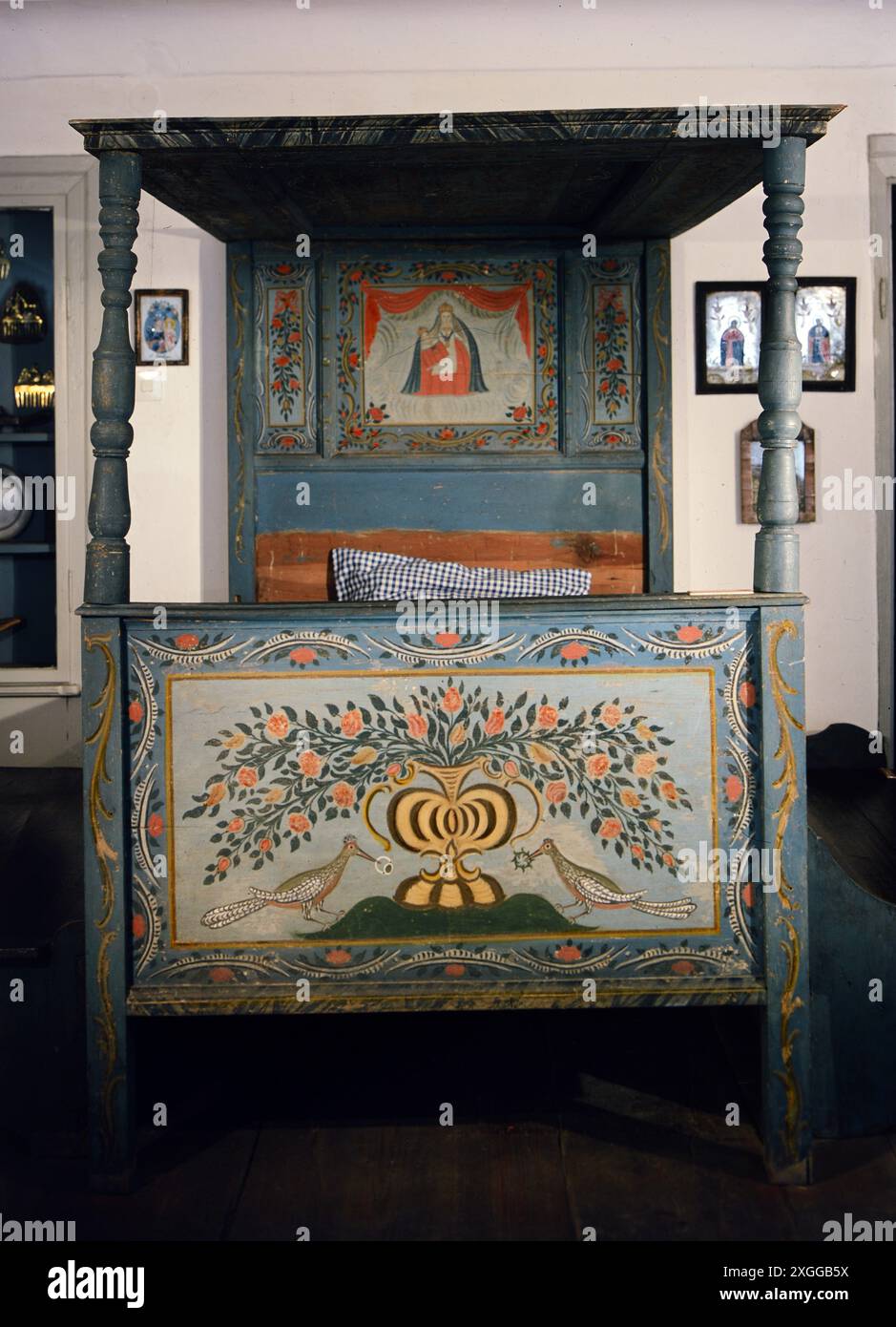 Mary queen heaven hi-res stock photography and images - Alamy