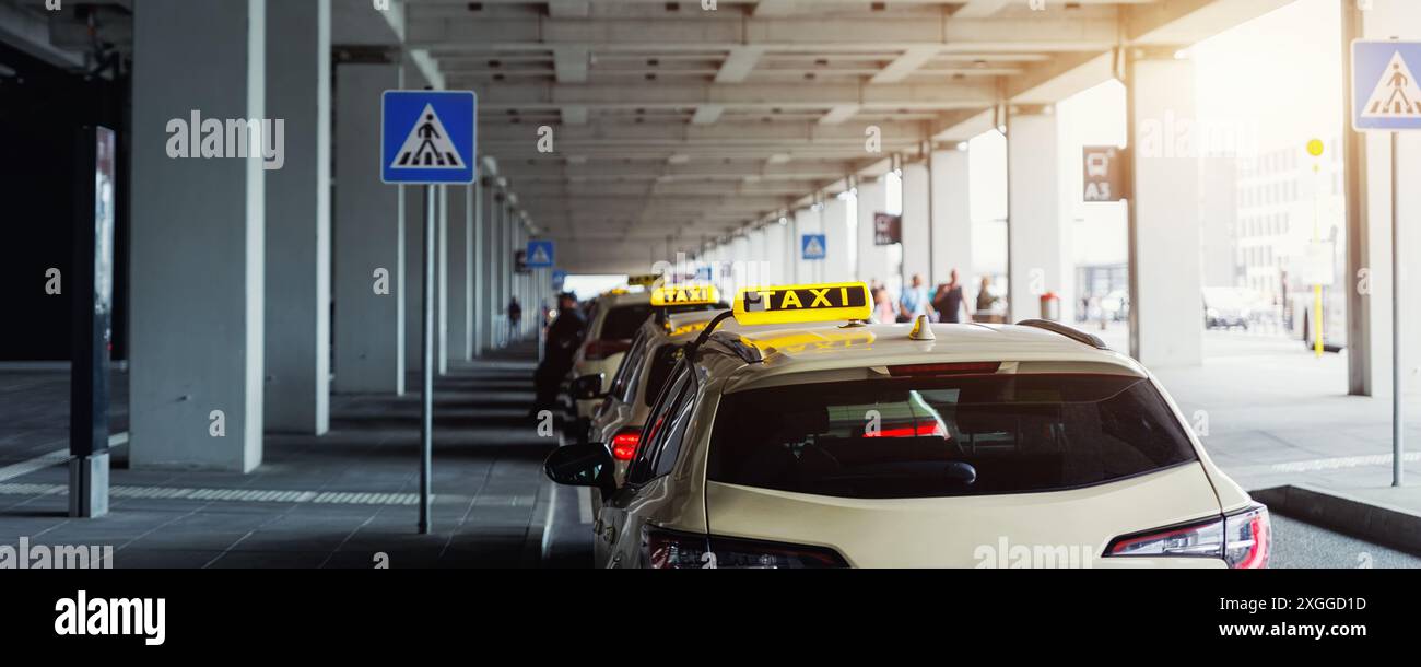 Transport hub taxi stand hi-res stock photography and images - Alamy