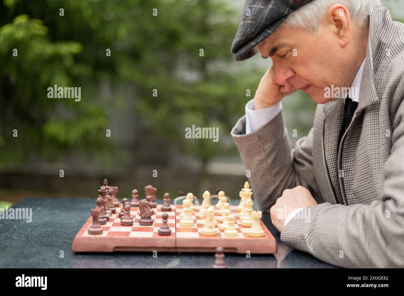 Old man playing chess alone hi-res stock photography and images - Alamy